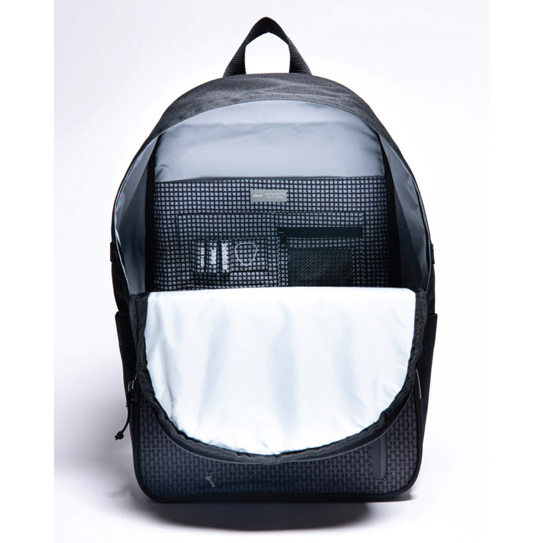 Underground Backpack Black/White – SWAGANZ